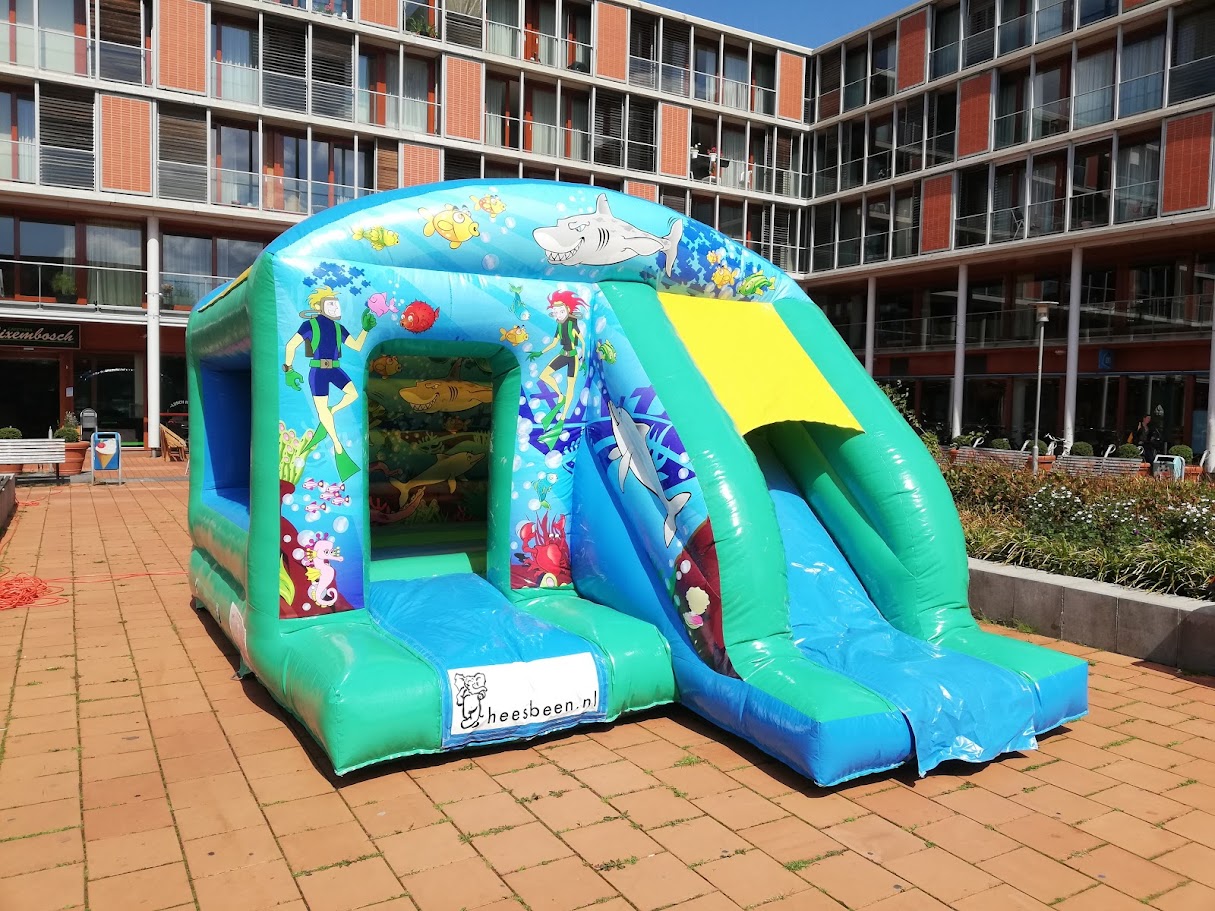 Springkussen Aqua met Glijbaan | Heesbeen Attractieverhuur